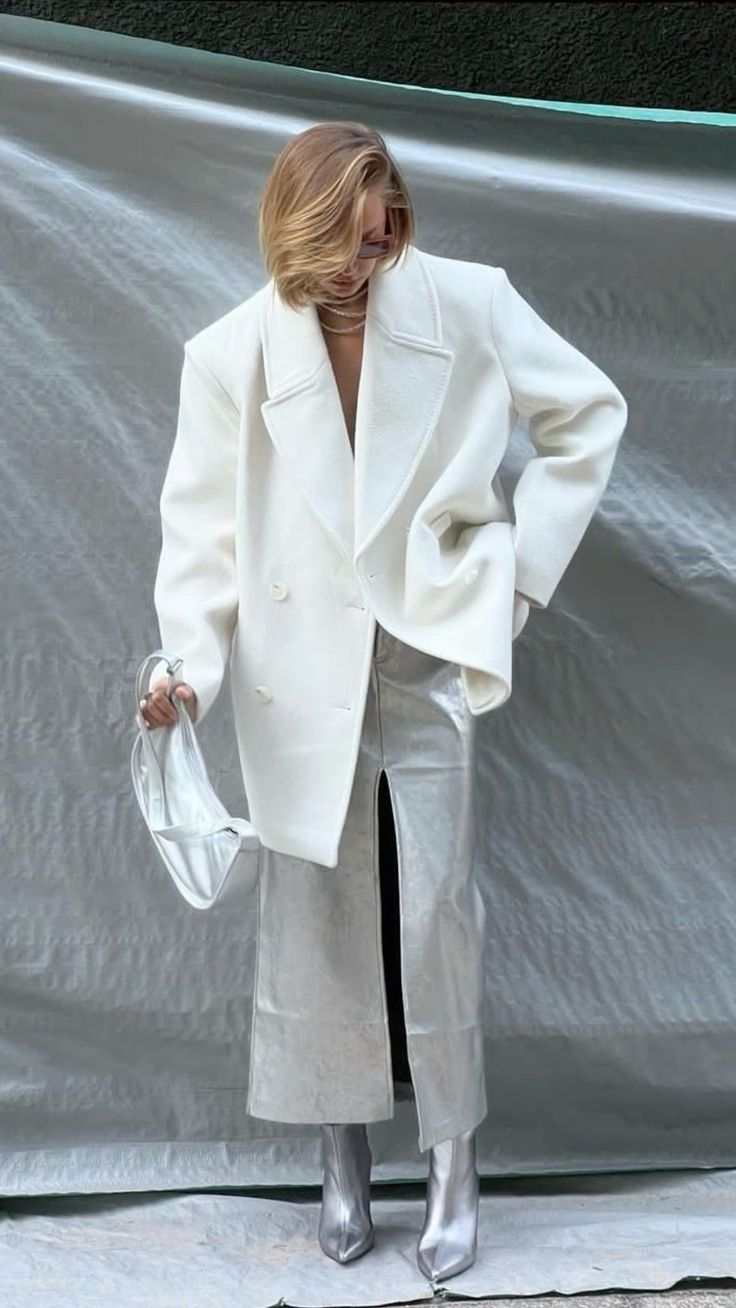 Gray Color in Clothing: Universal Combinations and Stylish Pairings ...