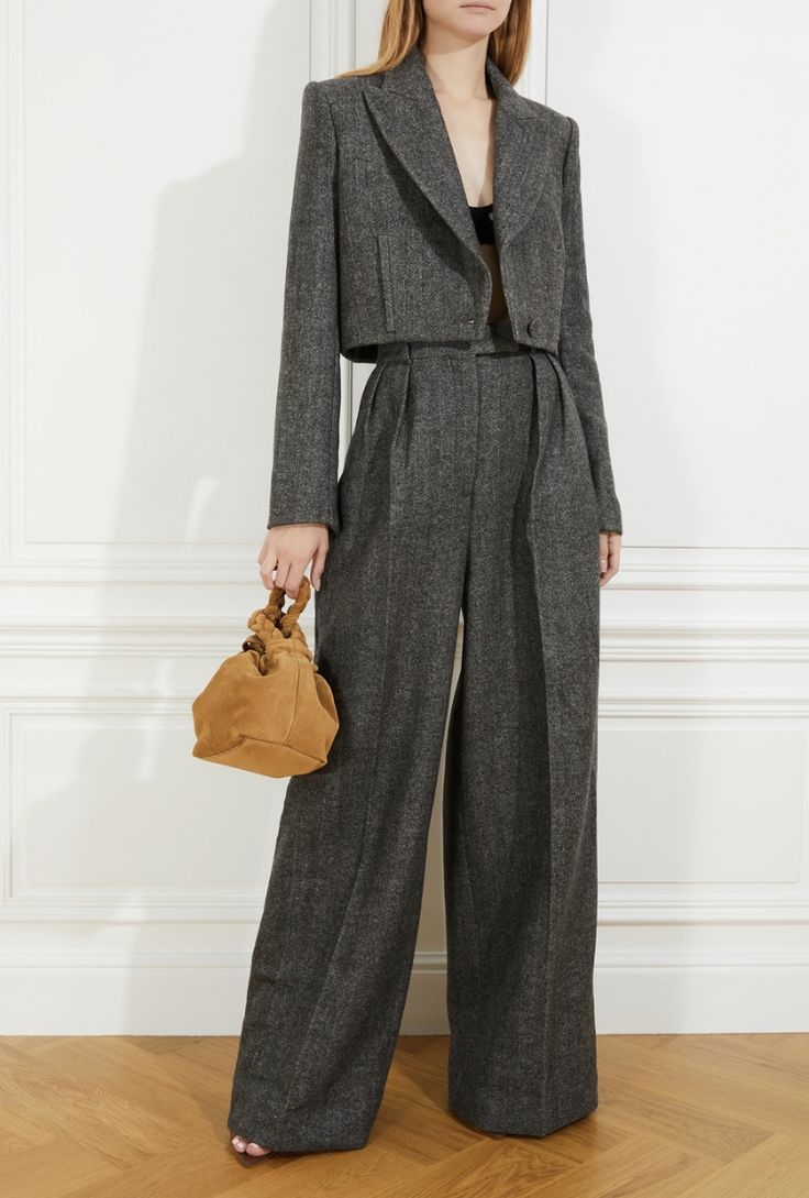 Gray Color in Clothing: Universal Combinations and Stylish Pairings ...